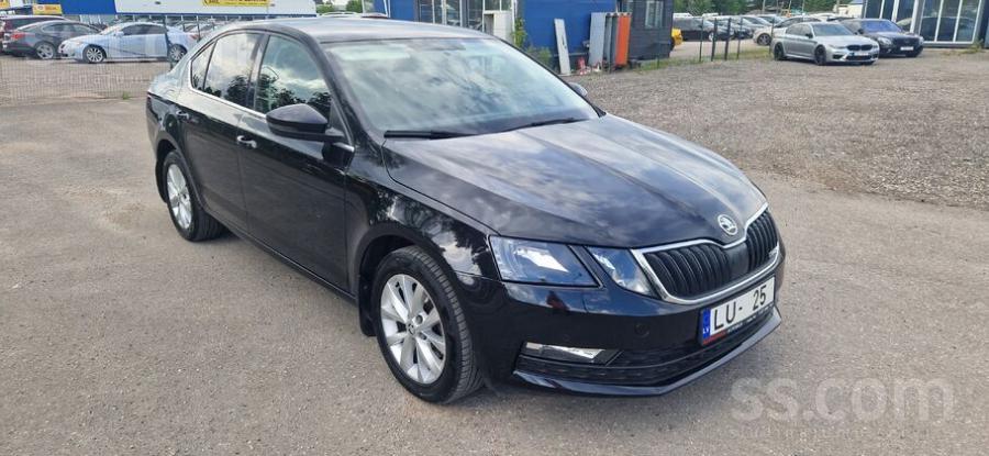 Black Skoda Octavia 2018 in Riga, with an engine capacity of 1.00 L and mileage of 108 thousand km for 9900 €, photo 3 on AUTOMOTO.COM.LV
