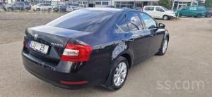 Black Skoda Octavia 2018 in Riga, with an engine capacity of 1.00 L and mileage of 108 thousand km for 9900 €, photo 4 on AUTOMOTO.COM.LV