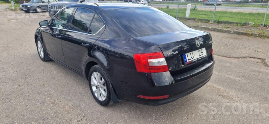 Black Skoda Octavia 2018 in Riga, with an engine capacity of 1.00 L and mileage of 108 thousand km for 9900 €, photo 5 on AUTOMOTO.COM.LV