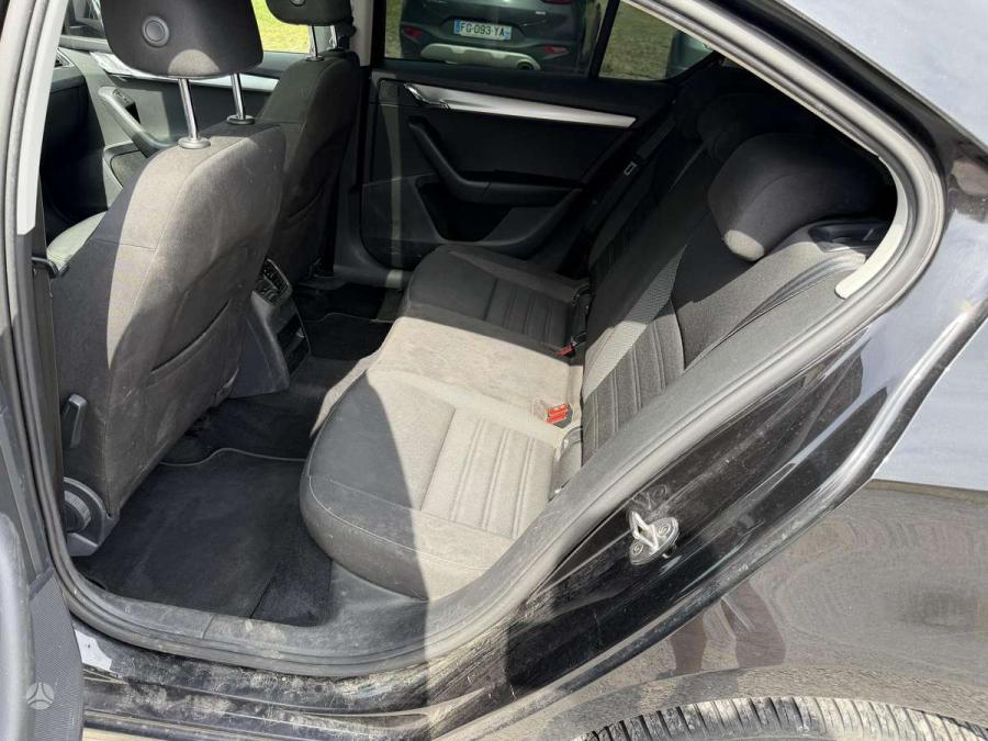 Melns Skoda Octavia 2019 Tauragė, ar dzinēja tilpumu 1.60 L un nobraukumu 165 tūkst. km par 9500 €, foto 10 vietnē AUTOMOTO.COM.LV