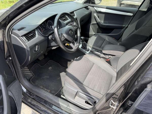 Melns Skoda Octavia 2019 Tauragė, ar dzinēja tilpumu 1.60 L un nobraukumu 165 tūkst. km par 9500 €, foto 10 vietnē AUTOMOTO.COM.LV