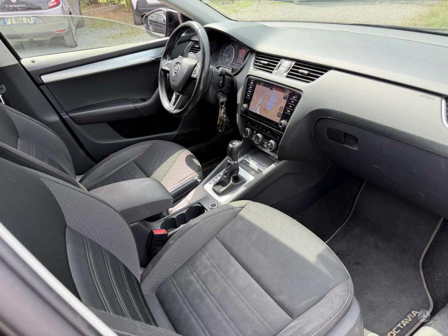 Melns Skoda Octavia 2019 Tauragė, ar dzinēja tilpumu 1.60 L un nobraukumu 165 tūkst. km par 9500 €, foto 12 vietnē AUTOMOTO.COM.LV