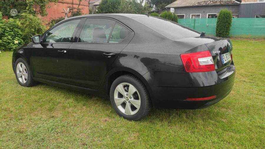 Black Skoda Octavia 2019 in Taurage, with an engine capacity of 1.60 L and mileage of 311 thousand km for 7990 €, photo 5 on AUTOMOTO.COM.LV