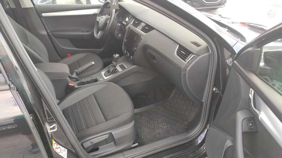 Black Skoda Octavia 2019 in Taurage, with an engine capacity of 1.60 L and mileage of 311 thousand km for 7990 €, photo 10 on AUTOMOTO.COM.LV