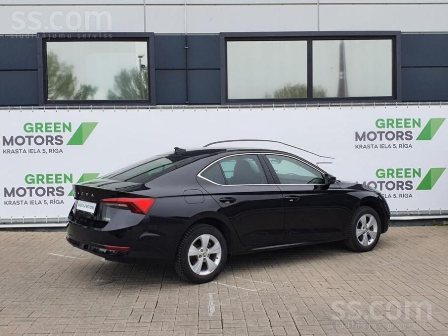 Black Skoda Octavia 2021 in Riga, with an engine capacity of 1.50 L and mileage of 102 thousand km for 17500 €, photo 6 on AUTOMOTO.COM.LV