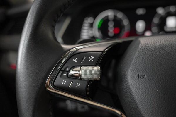 Black Skoda Octavia 2021 in Vilnius, with an engine capacity of 1.40 L and mileage of 145 thousand km for 22500 €, photo 10 on AUTOMOTO.COM.LV