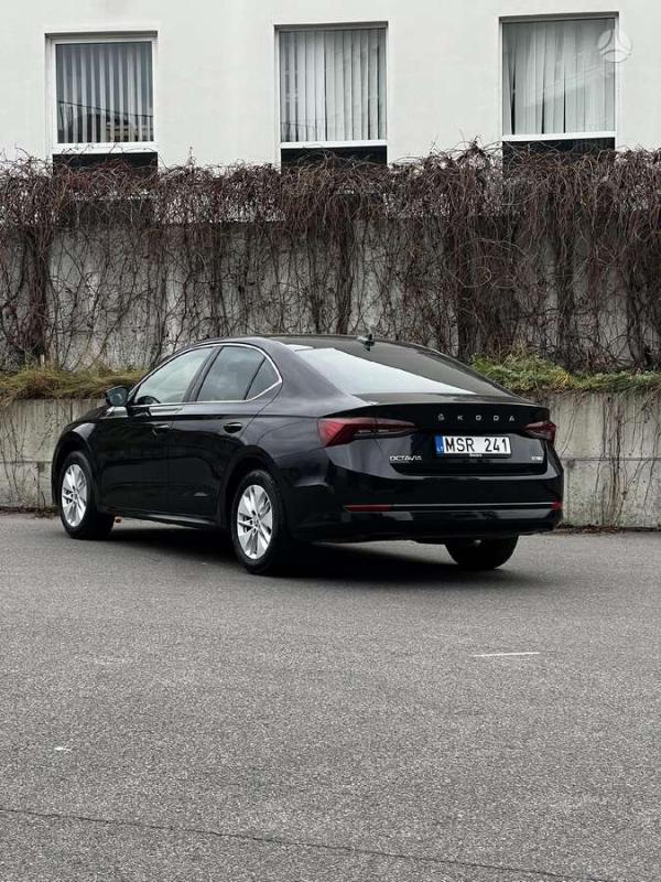 Black Skoda Octavia 2023 in Vilnius, with an engine capacity of 1.00 L and mileage of 90 thousand km for 18900 €, photo 11 on AUTOMOTO.COM.LV