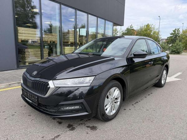 Black Skoda Octavia 2023 in Kaunas, with an engine capacity of 1.00 L and mileage of 214 thousand km for 12000 €, photo 1 on AUTOMOTO.COM.LV