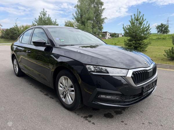 Black Skoda Octavia 2023 in Kaunas, with an engine capacity of 1.00 L and mileage of 214 thousand km for 12000 €, photo 4 on AUTOMOTO.COM.LV
