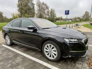 Black Skoda Octavia 2024 in Riga, with an engine capacity of 1.50 L and mileage of 38 thousand km for 21700 €, photo 5 on AUTOMOTO.COM.LV