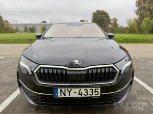 Black Skoda Octavia 2024 in Riga, with an engine capacity of 1.50 L and mileage of 38 thousand km for 21700 €, photo 7 on AUTOMOTO.COM.LV