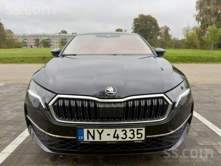 Black Skoda Octavia 2024 in Riga, with an engine capacity of 1.50 L and mileage of 38 thousand km for 21700 €, photo 7 on AUTOMOTO.COM.LV