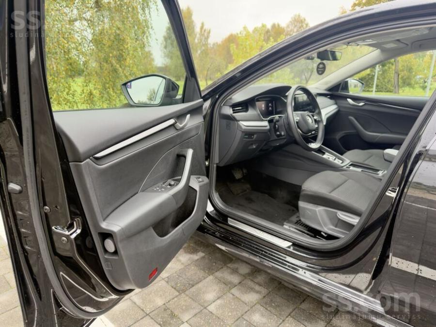 Black Skoda Octavia 2024 in Riga, with an engine capacity of 1.50 L and mileage of 38 thousand km for 21700 €, photo 8 on AUTOMOTO.COM.LV