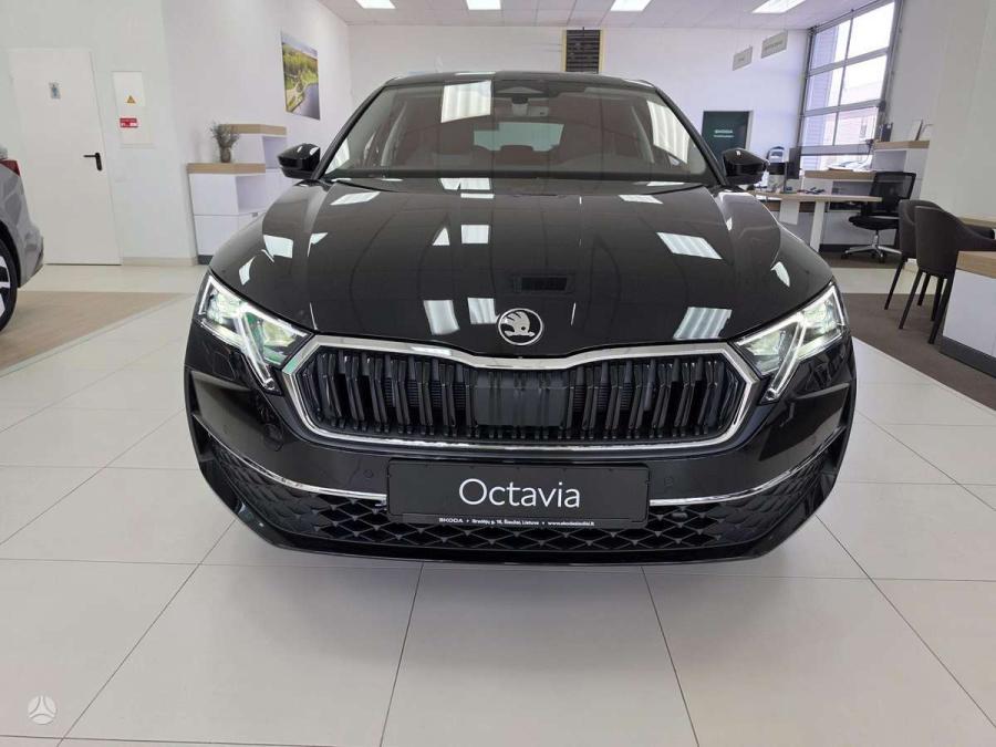 Melns Skoda Octavia 2026 Šauļi, ar dzinēja tilpumu 1.50 L un nobraukumu 0 tūkst. km par 31180 €, foto 3 vietnē AUTOMOTO.COM.LV