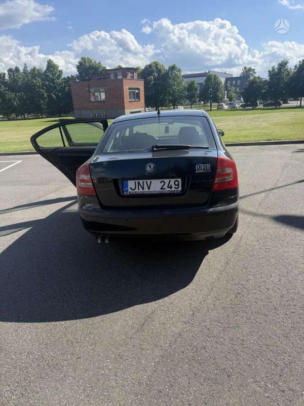 Melns Skoda Octavia 2004 Kauņa, ar dzinēja tilpumu 1.99 L un nobraukumu 426 tūkst. km par 1350 €, foto 6 vietnē AUTOMOTO.COM.LV