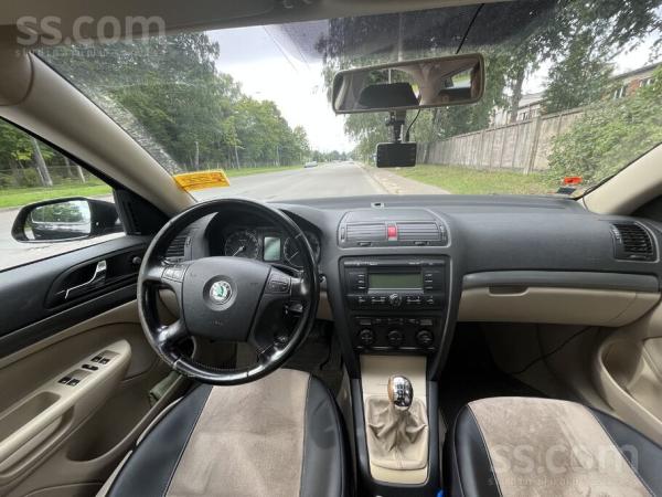 Melns Skoda Octavia 2007 Rīga, ar dzinēja tilpumu 1.60 L un nobraukumu 253 tūkst. km par 2200 €, foto 3 vietnē AUTOMOTO.COM.LV