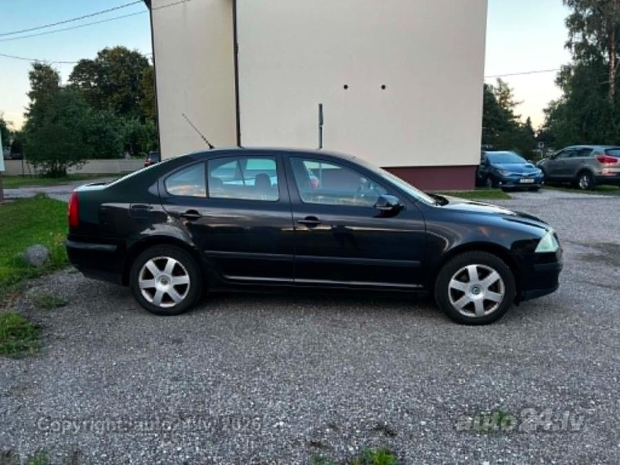 Melns Skoda Octavia 2008 Pērnava, ar dzinēja tilpumu 1.60 L un nobraukumu 228 tūkst. km par 2500 €, foto 3 vietnē AUTOMOTO.COM.LV