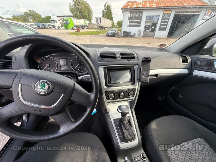 Melns Skoda Octavia 2009 Tallina, ar dzinēja tilpumu 1.90 L un nobraukumu 252 tūkst. km par 4490 €, foto 10 vietnē AUTOMOTO.COM.LV