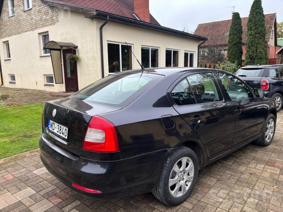 Black Skoda Octavia 2010 in Riga, with an engine capacity of 1.20 L and mileage of 199 thousand km for 1800 €, photo 4 on AUTOMOTO.COM.LV