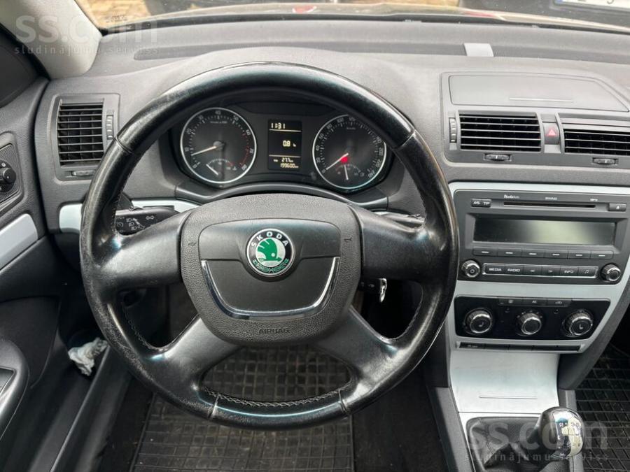 Black Skoda Octavia 2010 in Riga, with an engine capacity of 1.20 L and mileage of 199 thousand km for 1800 €, photo 8 on AUTOMOTO.COM.LV