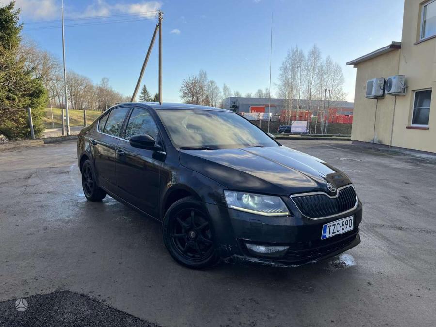 Black Skoda Octavia 2013 in Kelme, with an engine capacity of 1.60 L and mileage of 430 thousand km for 2750 €, photo 1 on AUTOMOTO.COM.LV