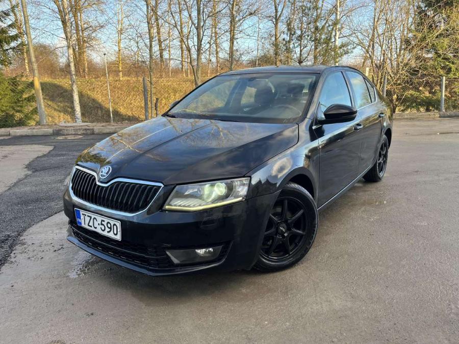 Black Skoda Octavia 2013 in Kelme, with an engine capacity of 1.60 L and mileage of 430 thousand km for 2750 €, photo 4 on AUTOMOTO.COM.LV