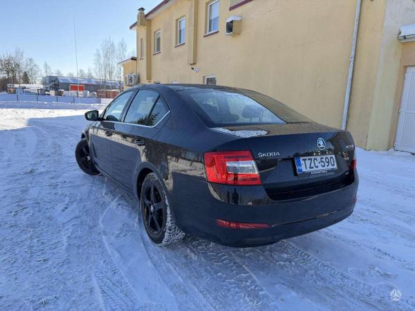 Black Skoda Octavia 2013 in Kaunas, with an engine capacity of 1.60 L and mileage of 358 thousand km for 4350 €, photo 3 on AUTOMOTO.COM.LV