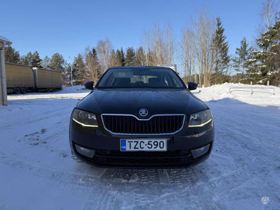 Black Skoda Octavia 2013 in Kaunas, with an engine capacity of 1.60 L and mileage of 358 thousand km for 4350 €, photo 5 on AUTOMOTO.COM.LV