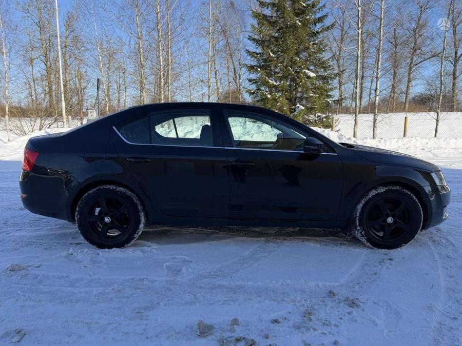 Black Skoda Octavia 2013 in Kaunas, with an engine capacity of 1.60 L and mileage of 358 thousand km for 4350 €, photo 6 on AUTOMOTO.COM.LV