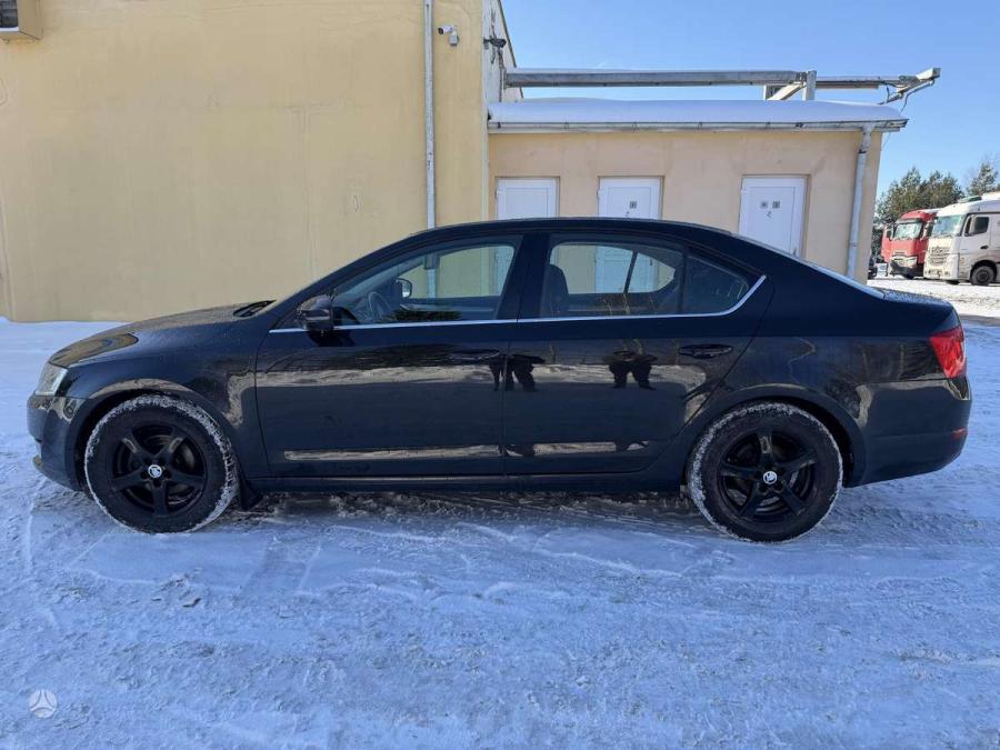 Black Skoda Octavia 2013 in Kaunas, with an engine capacity of 1.60 L and mileage of 358 thousand km for 4350 €, photo 8 on AUTOMOTO.COM.LV
