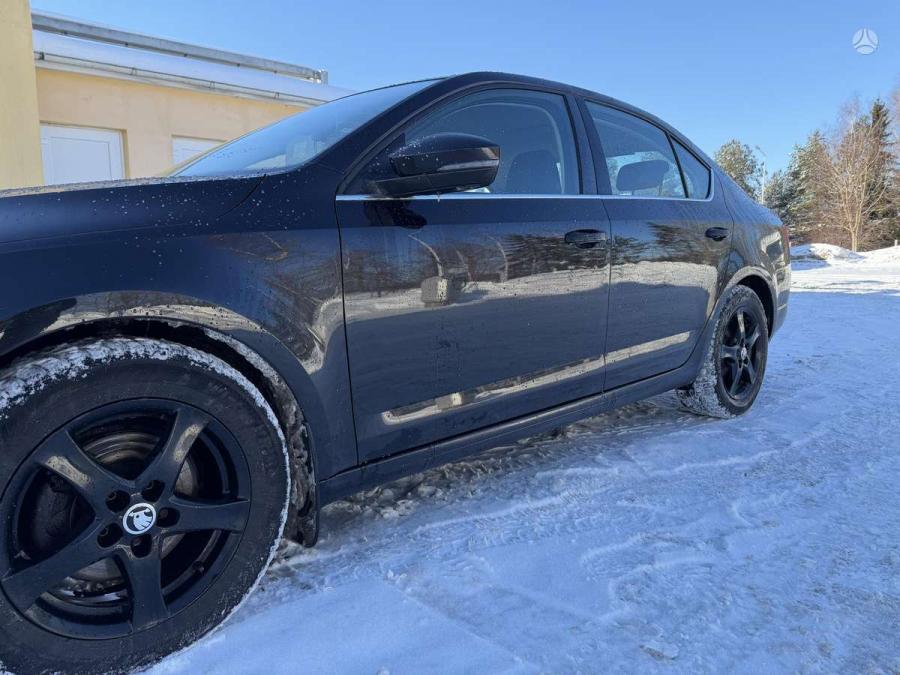 Black Skoda Octavia 2013 in Kaunas, with an engine capacity of 1.60 L and mileage of 358 thousand km for 4350 €, photo 9 on AUTOMOTO.COM.LV