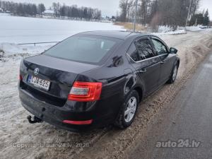 Black Skoda Octavia 2013 in Polva, with an engine capacity of 2.00 L and mileage of 289 thousand km for 5090 €, photo 8 on AUTOMOTO.COM.LV