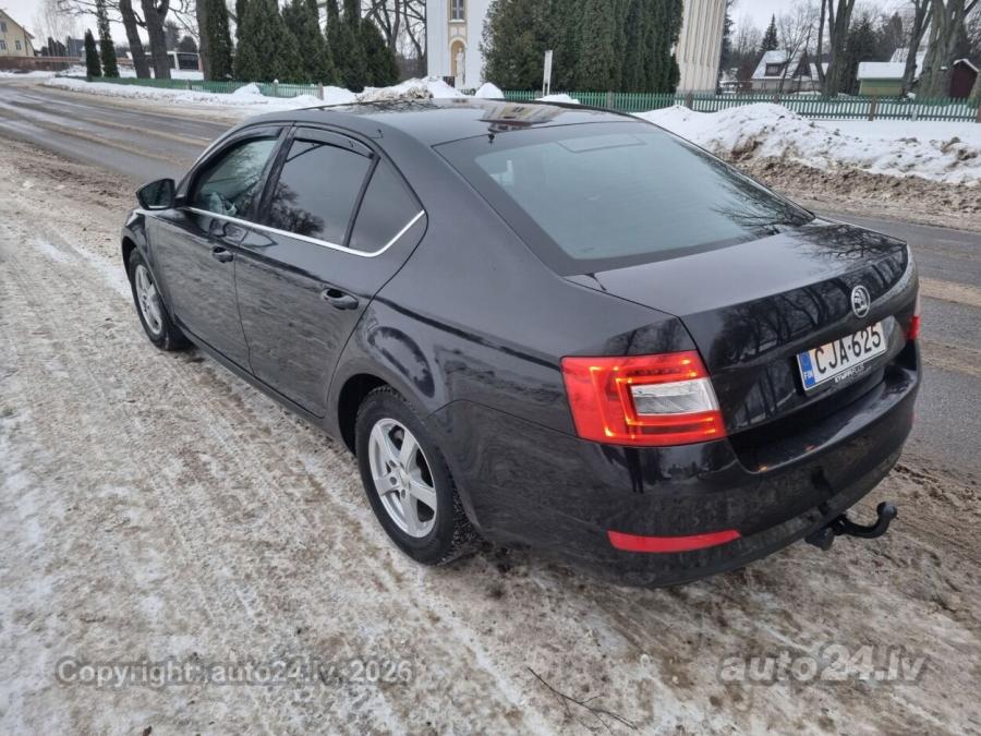Black Skoda Octavia 2013 in Polva, with an engine capacity of 2.00 L and mileage of 289 thousand km for 5090 €, photo 11 on AUTOMOTO.COM.LV