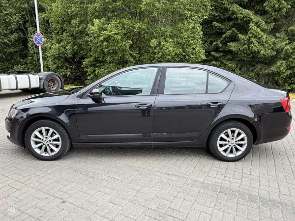 Melns Skoda Octavia 2013 Viļņa, ar dzinēja tilpumu 1.60 L un nobraukumu 420 tūkst. km par 3900 €, foto 2 vietnē AUTOMOTO.COM.LV