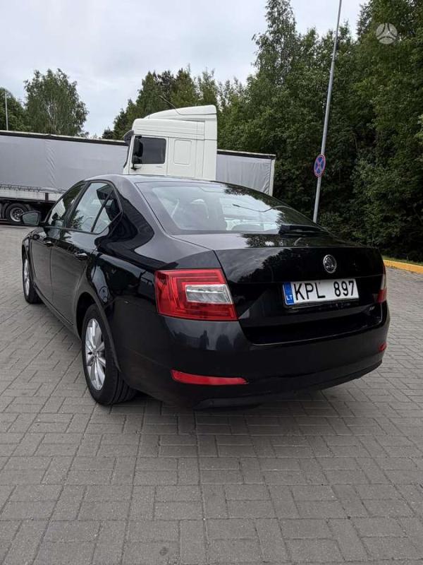 Melns Skoda Octavia 2013 Viļņa, ar dzinēja tilpumu 1.60 L un nobraukumu 420 tūkst. km par 3900 €, foto 3 vietnē AUTOMOTO.COM.LV