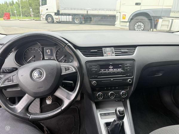 Melns Skoda Octavia 2013 Viļņa, ar dzinēja tilpumu 1.60 L un nobraukumu 420 tūkst. km par 3900 €, foto 8 vietnē AUTOMOTO.COM.LV