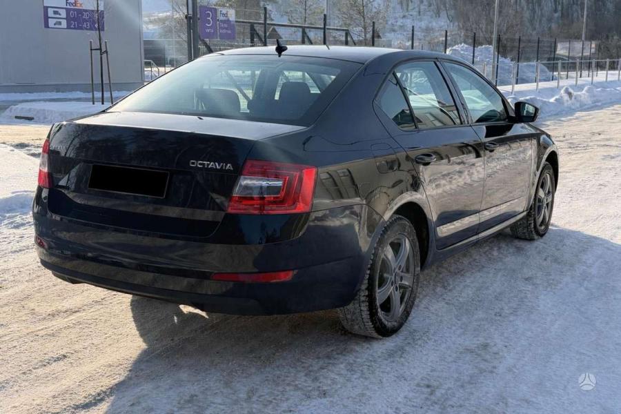 Black Skoda Octavia 2014 in Vilnius, with an engine capacity of 1.60 L and mileage of 245 thousand km for 5650 €, photo 4 on AUTOMOTO.COM.LV