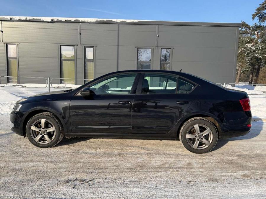 Black Skoda Octavia 2014 in Vilnius, with an engine capacity of 1.60 L and mileage of 245 thousand km for 5650 €, photo 5 on AUTOMOTO.COM.LV