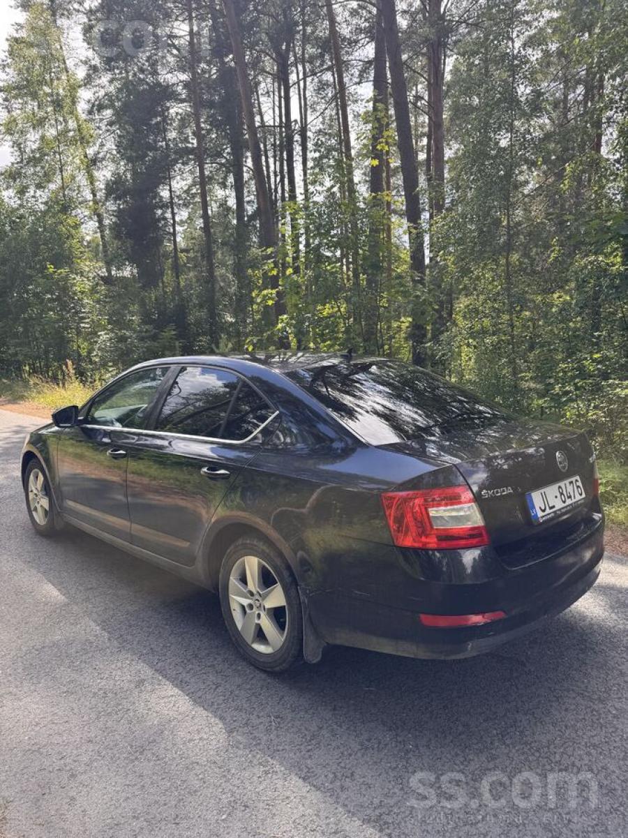 Black Skoda Octavia 2014 in Riga, with an engine capacity of 2.00 L and mileage of 287 thousand km for 3350 €, photo 4 on AUTOMOTO.COM.LV