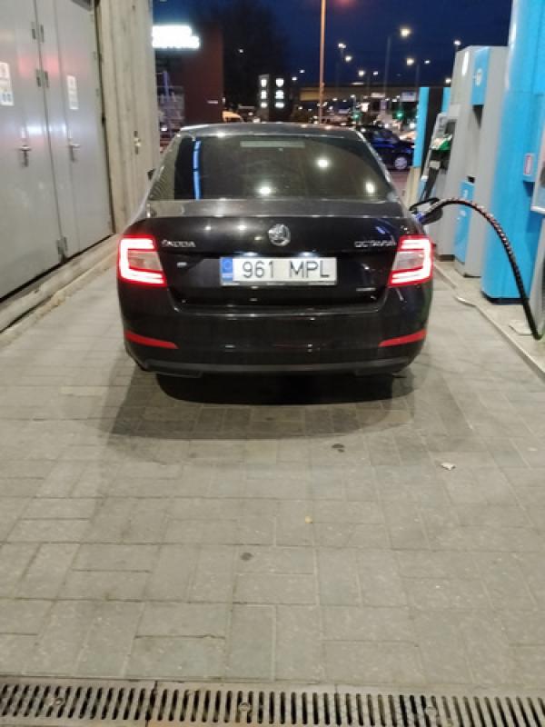 Melns Skoda Octavia 2015 Tallina, ar dzinēja tilpumu 1.40 L un nobraukumu 548 tūkst. km par 4200 €, foto 6 vietnē AUTOMOTO.COM.LV