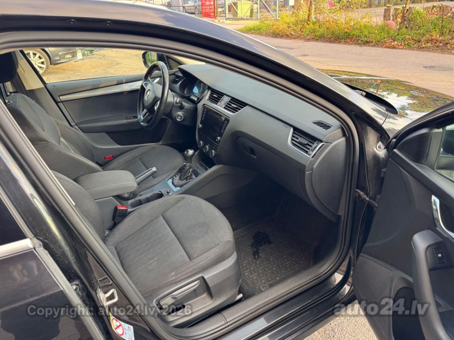 Black Skoda Octavia 2017 in Tallinn, with an engine capacity of 1.40 L and mileage of 216 thousand km for 10100 €, photo 8 on AUTOMOTO.COM.LV