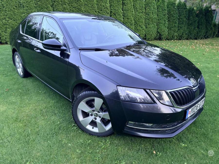 Black Skoda Octavia 2017 in Vilnius, with an engine capacity of 1.40 L and mileage of 150 thousand km for 12500 €, photo 6 on AUTOMOTO.COM.LV