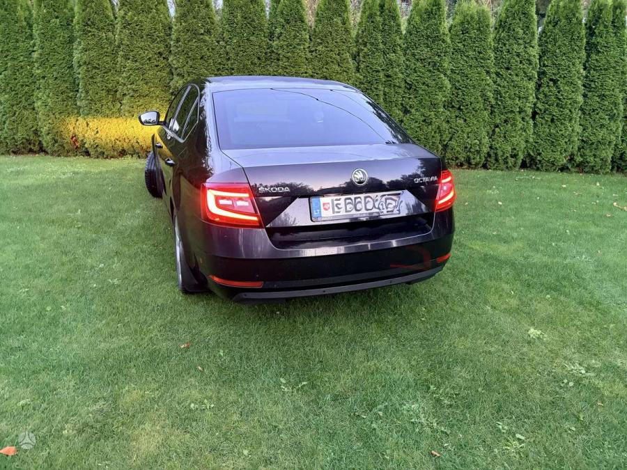 Black Skoda Octavia 2017 in Vilnius, with an engine capacity of 1.40 L and mileage of 150 thousand km for 12500 €, photo 7 on AUTOMOTO.COM.LV
