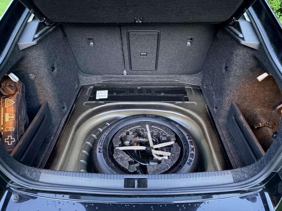 Black Skoda Octavia 2017 in Vilnius, with an engine capacity of 1.40 L and mileage of 150 thousand km for 12500 €, photo 9 on AUTOMOTO.COM.LV