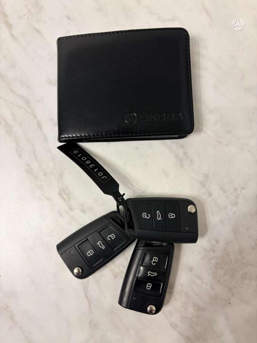 Black Skoda Octavia 2017 in Vilnius, with an engine capacity of 1.40 L and mileage of 150 thousand km for 12500 €, photo 16 on AUTOMOTO.COM.LV