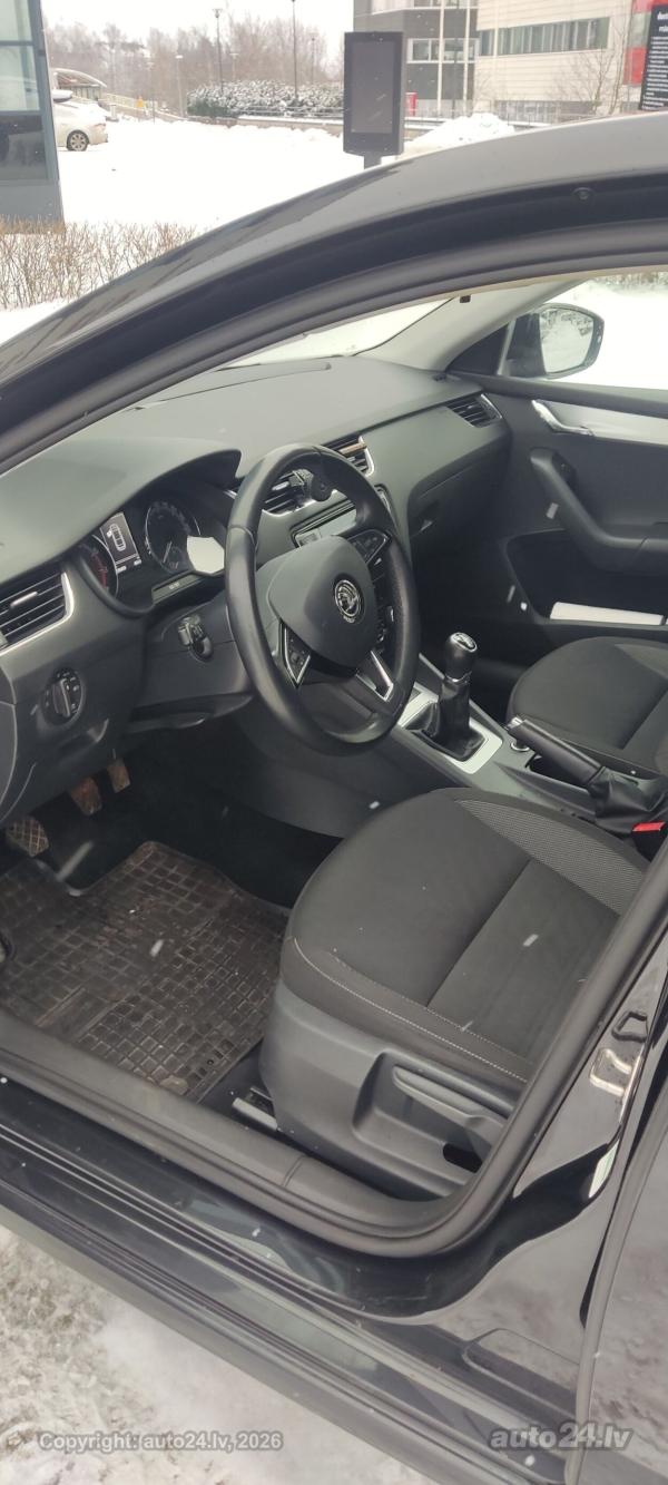 Black Skoda Octavia 2019 in Narva, with an engine capacity of 1.50 L and mileage of 210 thousand km for 7500 €, photo 11 on AUTOMOTO.COM.LV