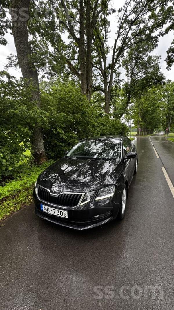 Black Skoda Octavia 2019 in Valmiera, with an engine capacity of 1.60 L and mileage of 147 thousand km for 10500 €, photo 1 on AUTOMOTO.COM.LV