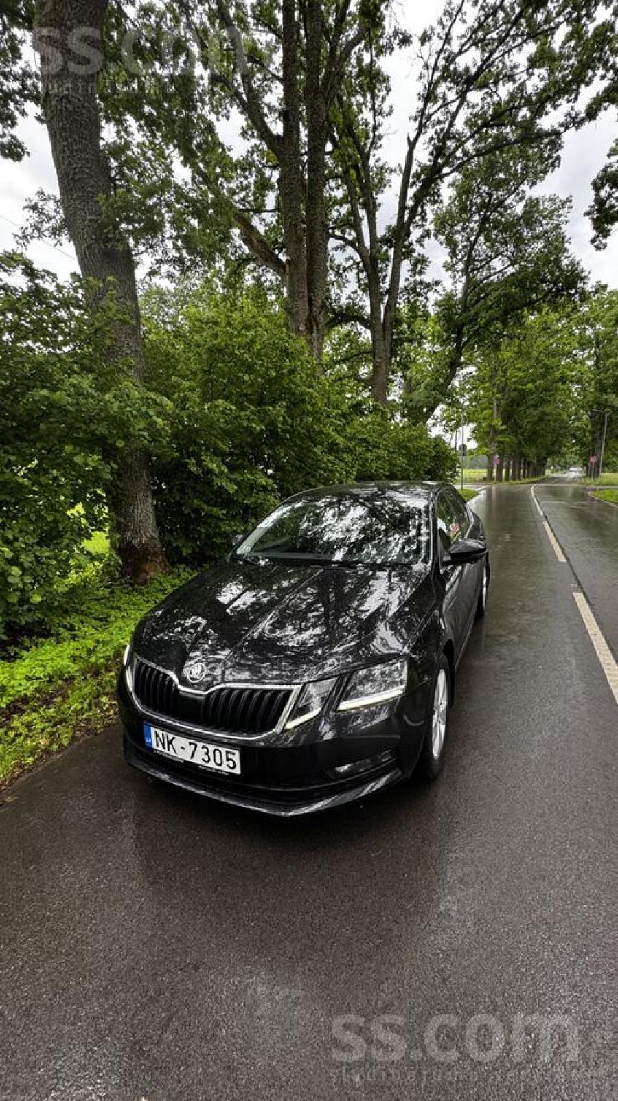 Black Skoda Octavia 2019 in Valmiera, with an engine capacity of 1.60 L and mileage of 147 thousand km for 10500 €, photo 1 on AUTOMOTO.COM.LV