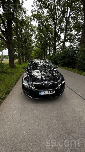 Black Skoda Octavia 2019 in Valmiera, with an engine capacity of 1.60 L and mileage of 147 thousand km for 10500 €, photo 3 on AUTOMOTO.COM.LV