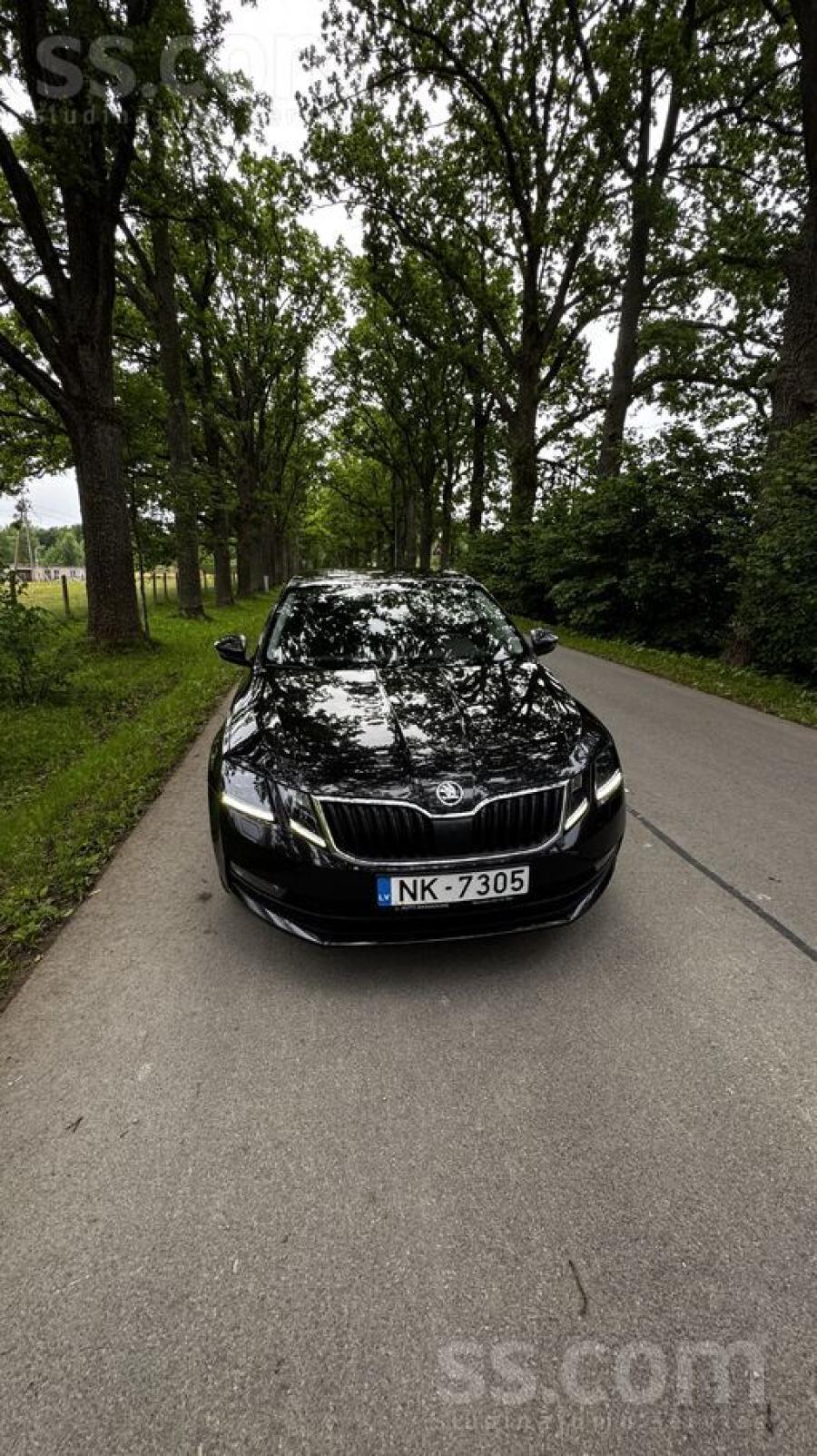 Black Skoda Octavia 2019 in Valmiera, with an engine capacity of 1.60 L and mileage of 147 thousand km for 10500 €, photo 3 on AUTOMOTO.COM.LV
